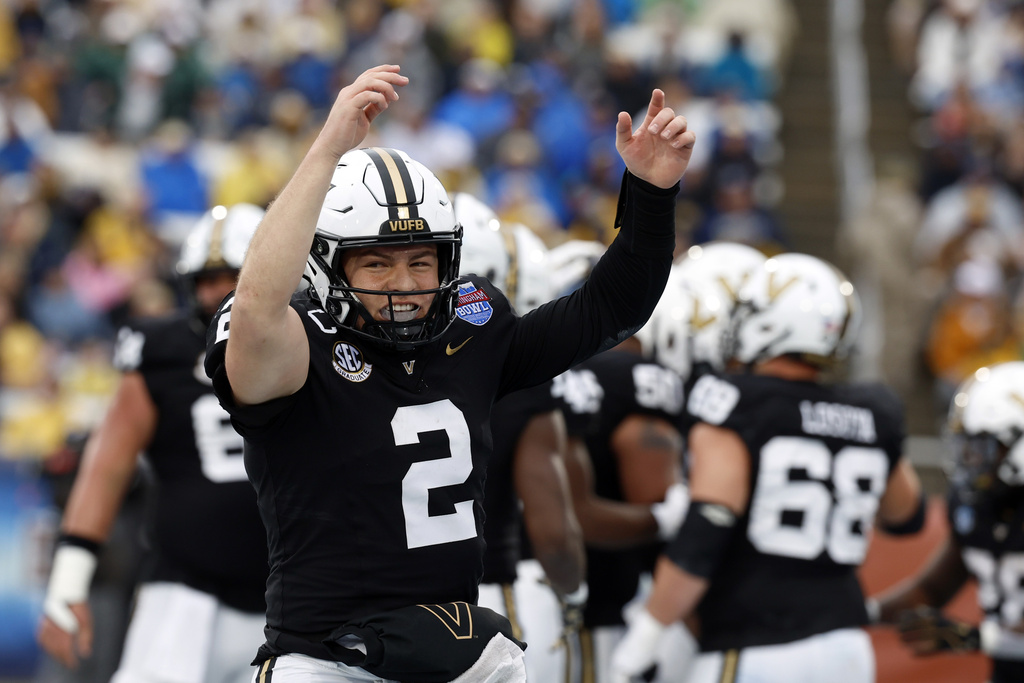 Vanderbilt beats Georgia Tech 35-27 in Birmingham Bowl for first ...